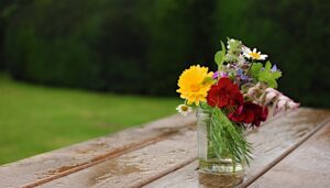 Make Your Own Spring Flower Arrangement! | WonderBaby.org